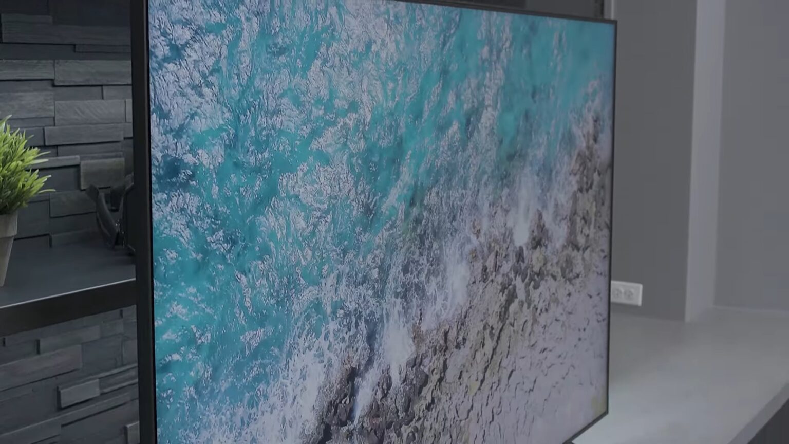 Samsung Q70/Q70R QLED TV 2024 - Next Level of Viewing