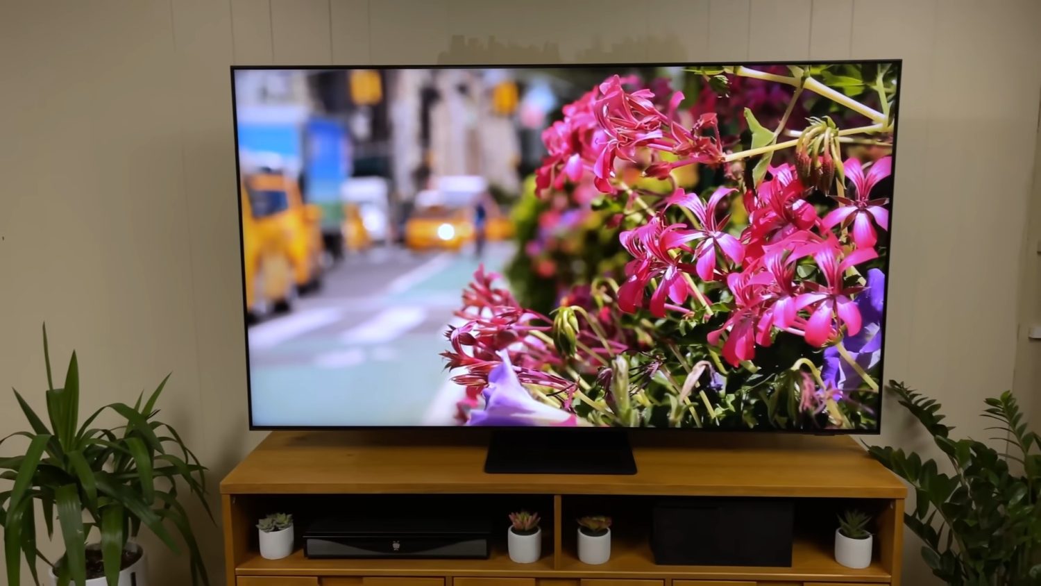 11 Best 4K Smart TVs For Movies 2024 - Top Picks for Dark Rooms
