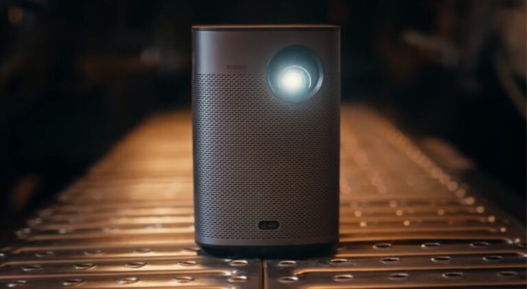 Advantages and Applications of Portable Projectors - Gawvi